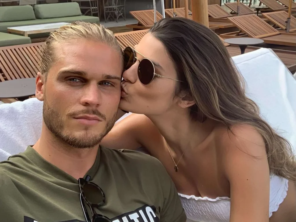 Rúrik Gíslason Freundin: Biografie, Beziehung, Vermögen - Promis Klatsch